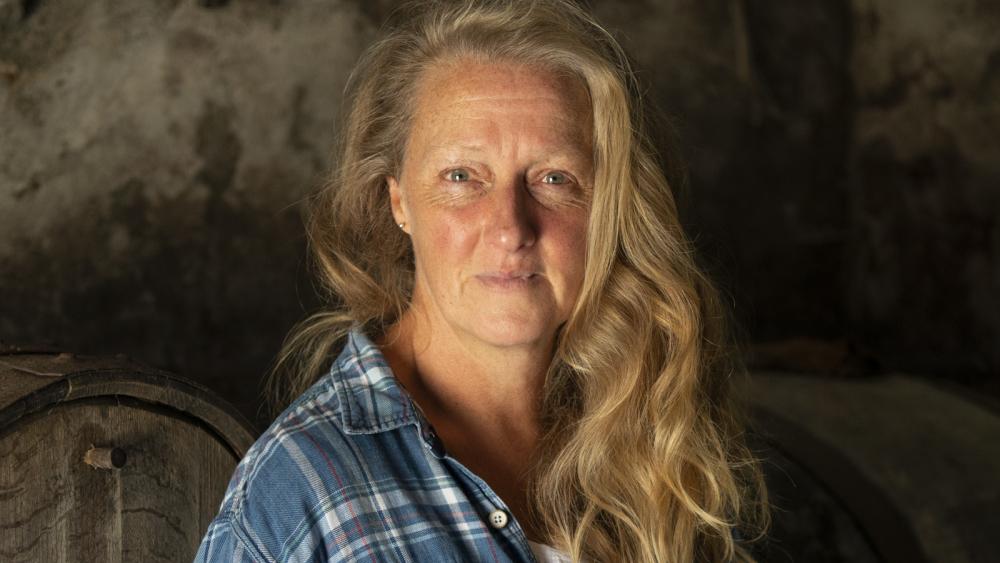 Heartfelt plea from author Raynor Winn to help homeless people this ...